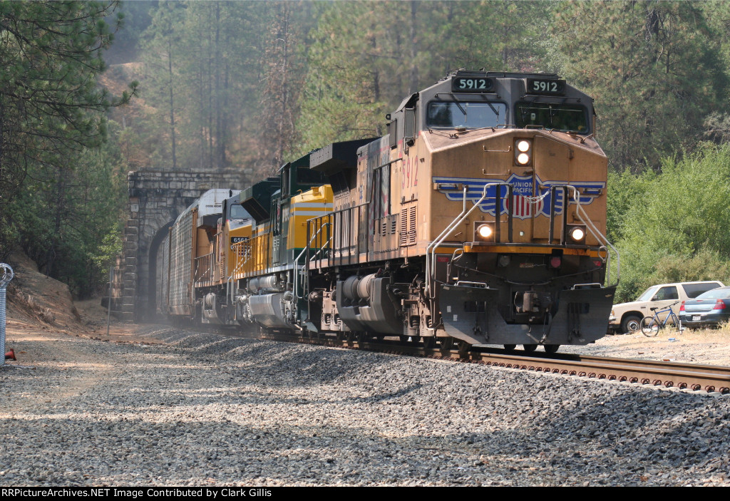 Eastbound blasting out of tunnel 27 with UP 1995 in consist